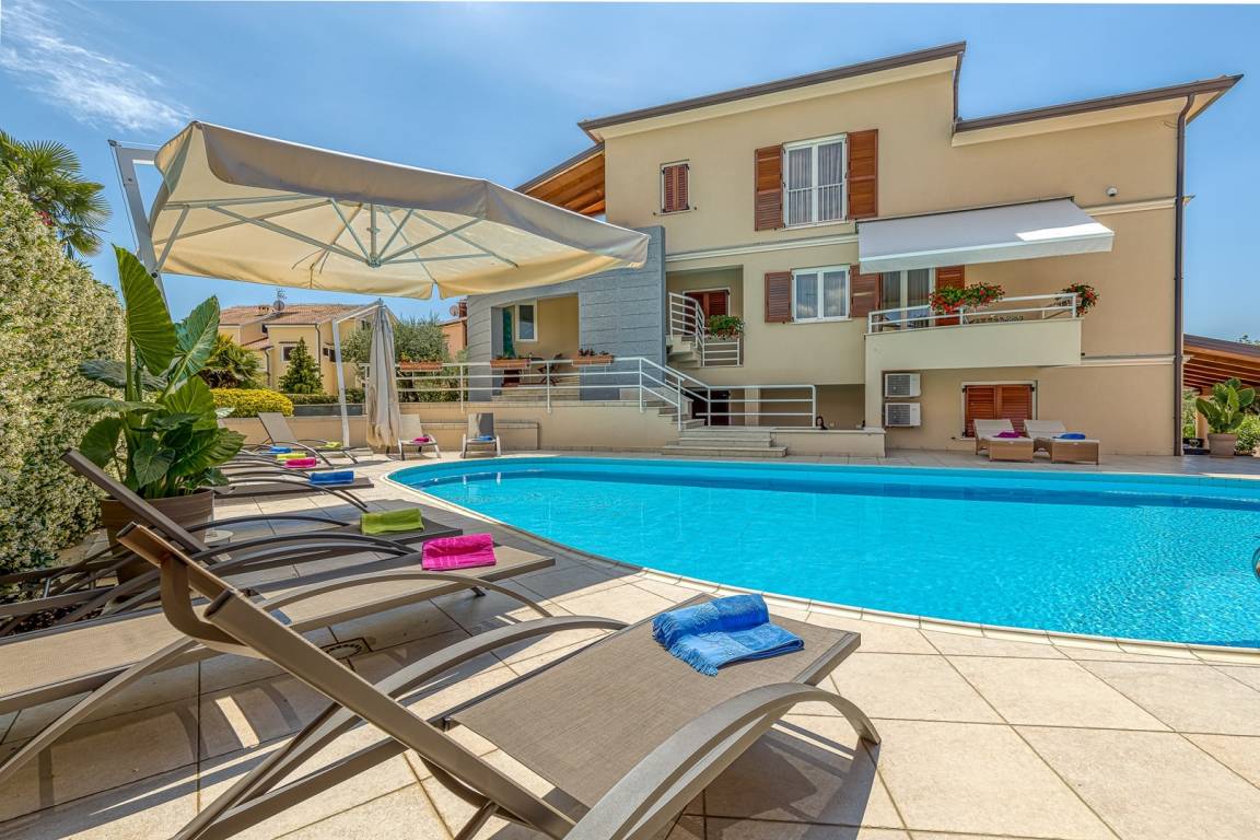 143 M² Apartment ∙ 3 Bedrooms ∙ 8 Guests - Poreč