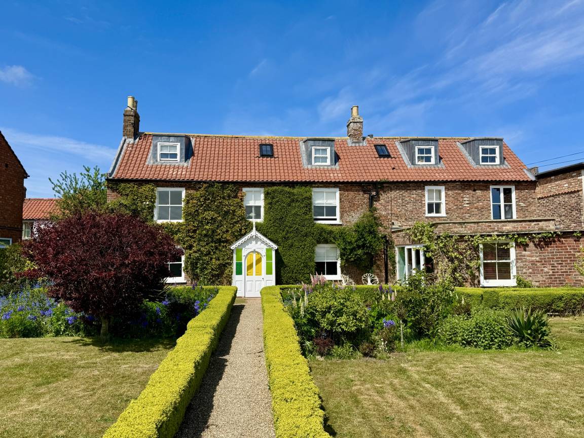 Cottage ∙ 4 Bedrooms ∙ 8 Guests - Bridlington