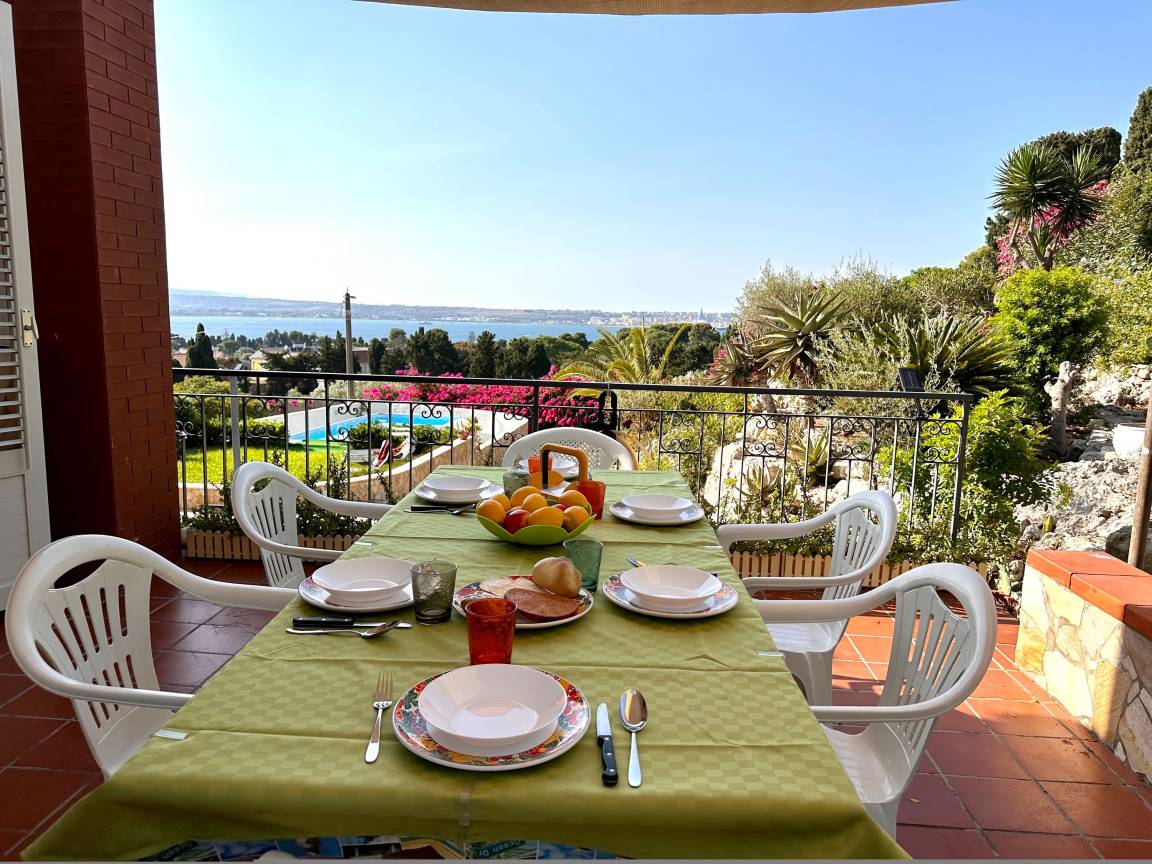 205 M² Villa ∙ 4 Bedrooms ∙ 8 Guests - Syracuse