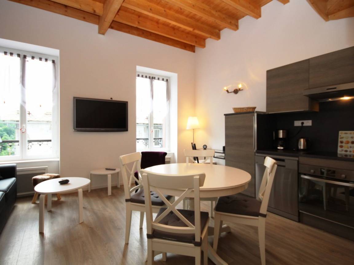 46 M² Appartement ∙ 2 Chambres ∙ 6 Personnes - Super-Besse