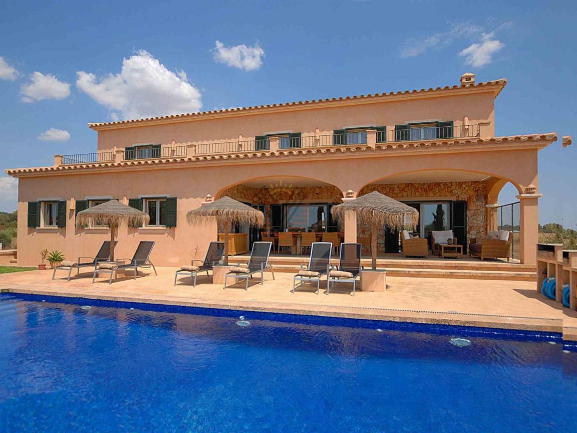 300 M² Cottage ∙ 4 Bedrooms ∙ 8 Guests - Majorca