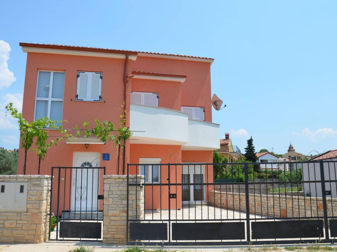 110 M² Ferienhaus ∙ 1 Schlafzimmer ∙ 4 Gäste - Vodnjan