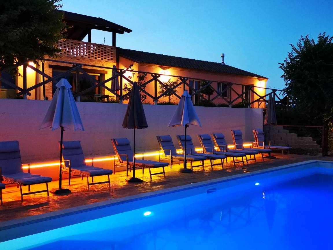 300 M² Villa ∙ 5 Bedrooms ∙ 14 Guests - Civitanova Marche
