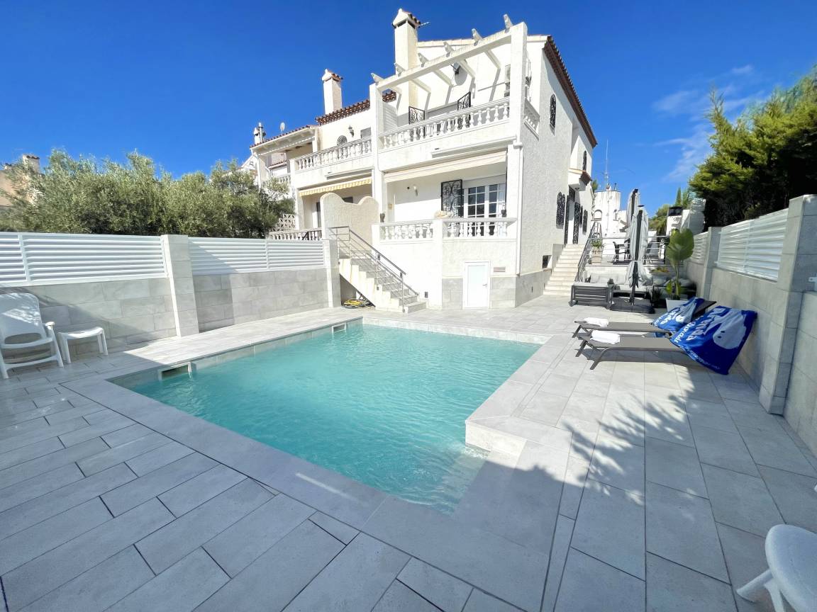 140 M² House ∙ 4 Bedrooms ∙ 8 Guests - Miami Platja