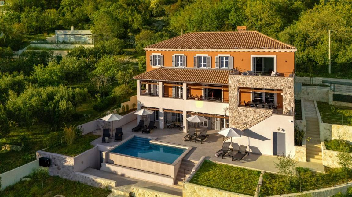 360 M² Villa ∙ 4 Habitaciones ∙ 8 Huéspedes - Slano
