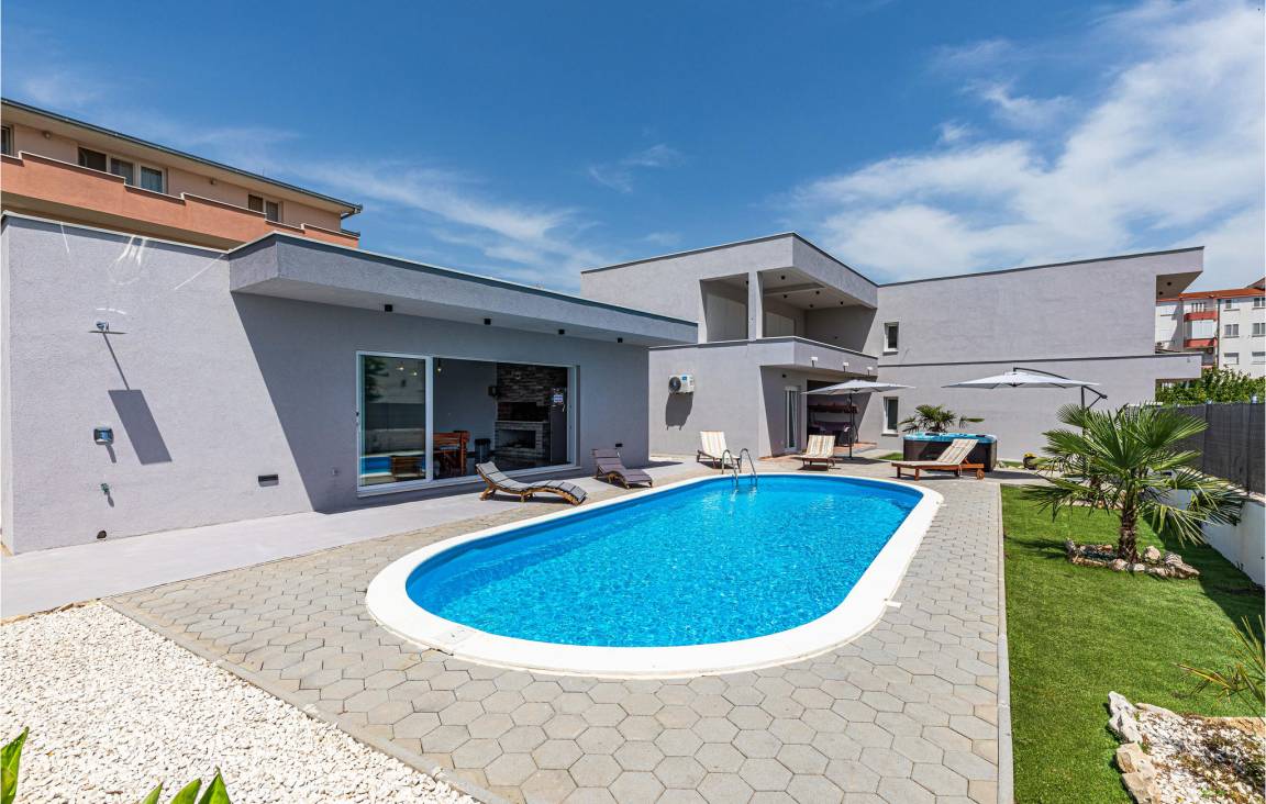 198 M² House ∙ 6 Bedrooms ∙ 14 Guests - Trogir