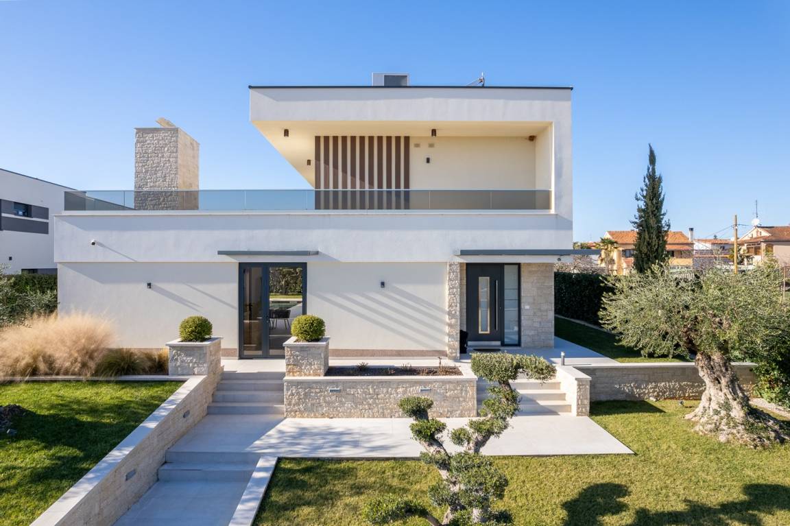 280 M² Villa ∙ 4 Bedrooms ∙ 8 Guests - Poreč