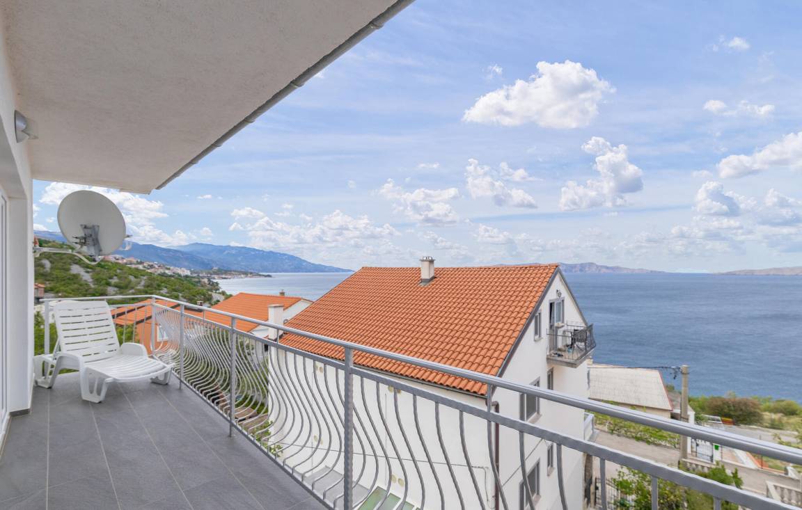90 M² Apartment ∙ 3 Bedrooms ∙ 6 Guests - Senj