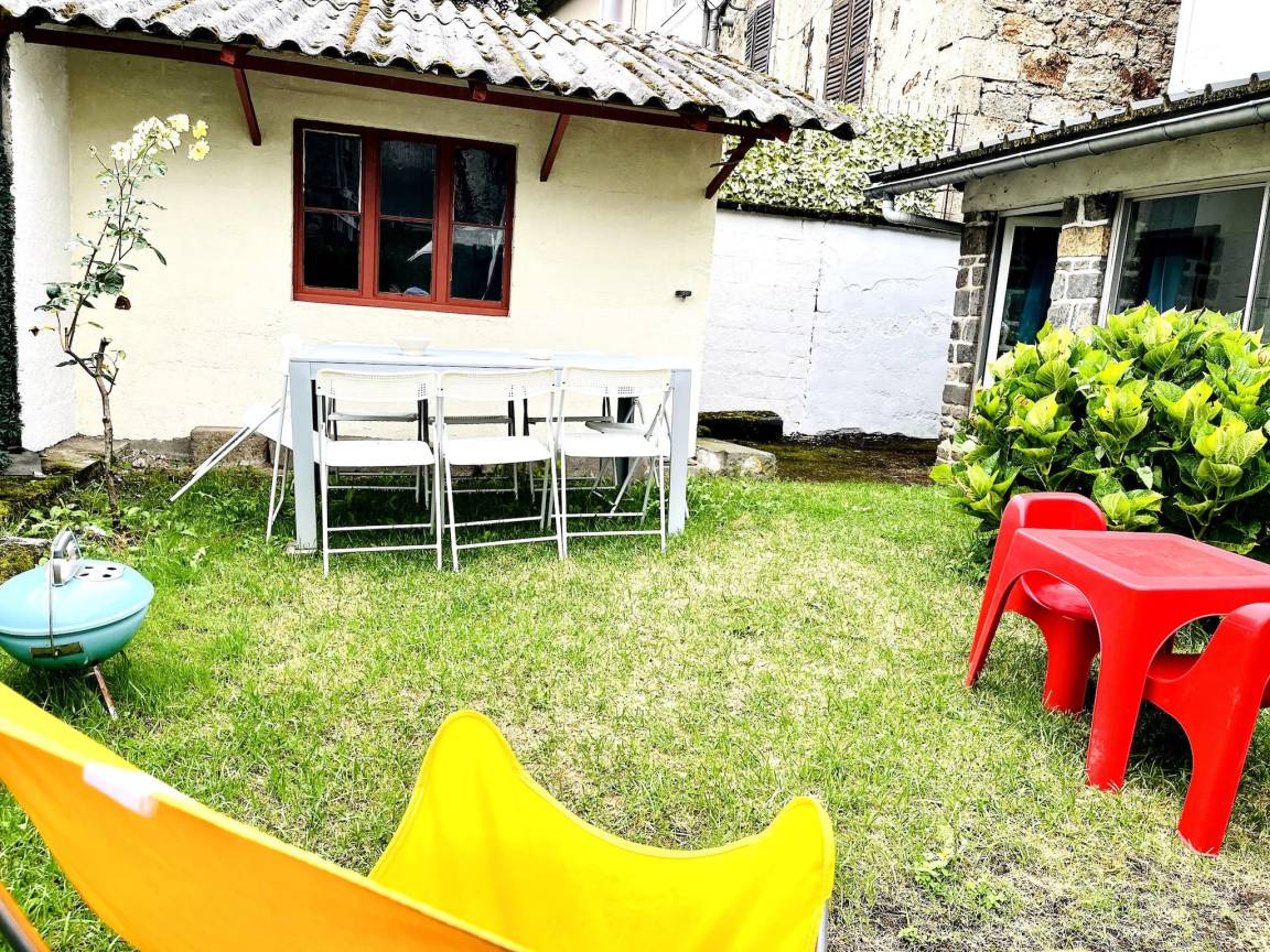 100 M² Maison De Vacances ∙ 3 Chambres ∙ 8 Personnes - Murat-le-Quaire