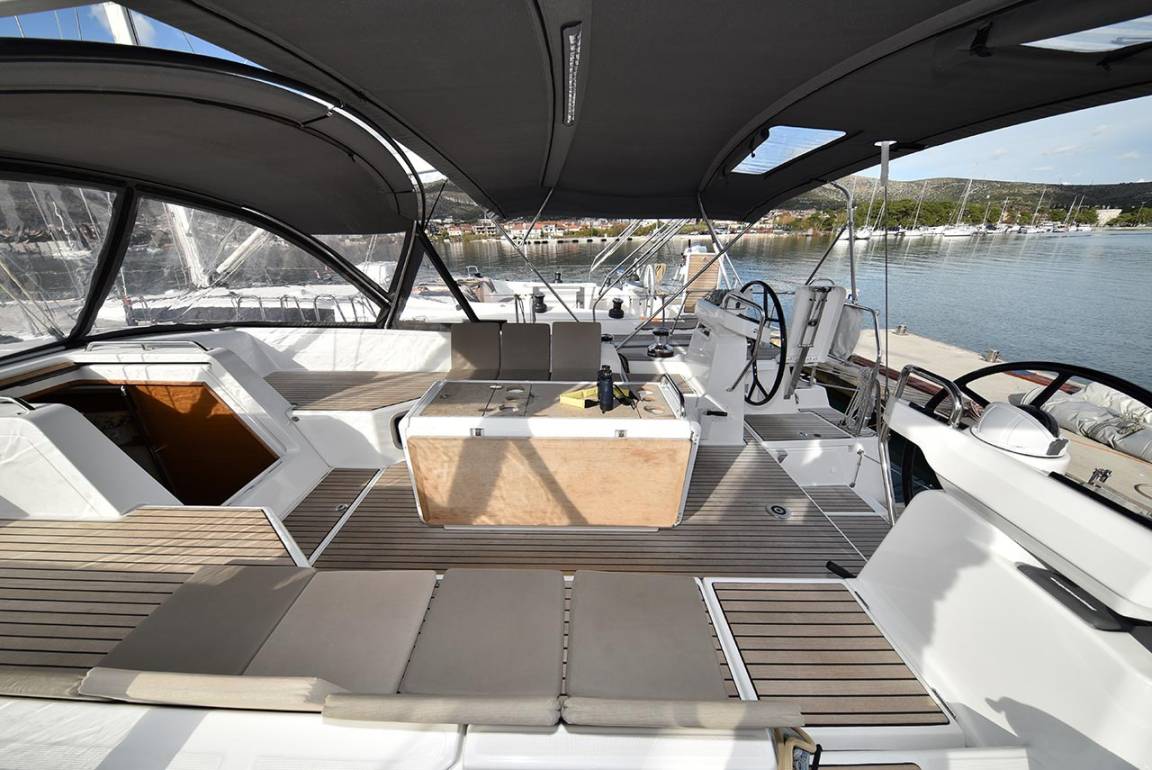 Houseboat ∙ 5 Bedrooms ∙ 10 Guests - Croatia