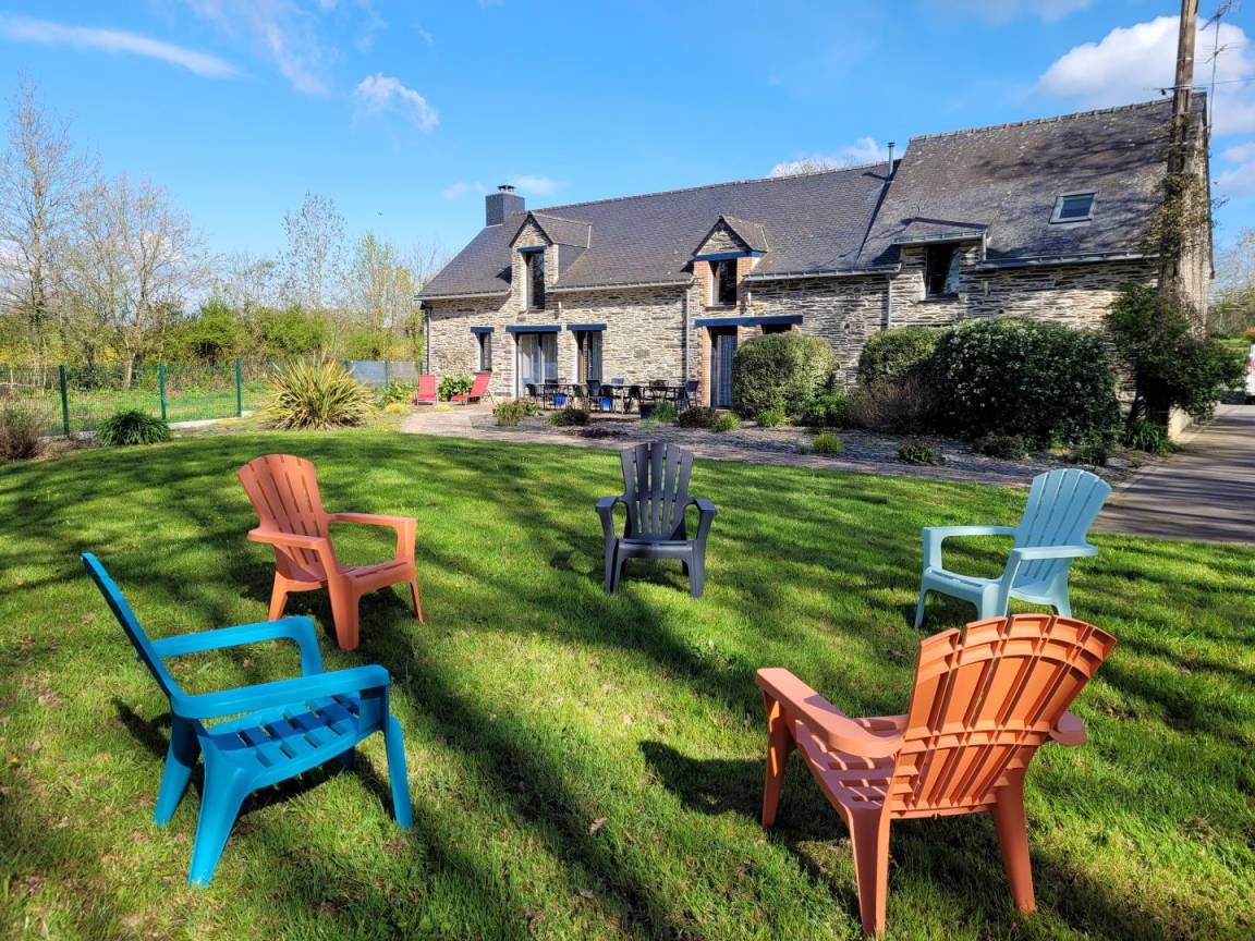 200 M² Gîte ∙ 6 Chambres ∙ 15 Personnes - Pipriac