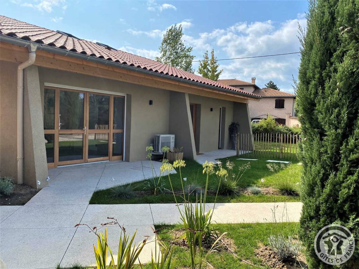 95 M² Gîte ∙ 3 Chambres ∙ 6 Personnes - Messimy