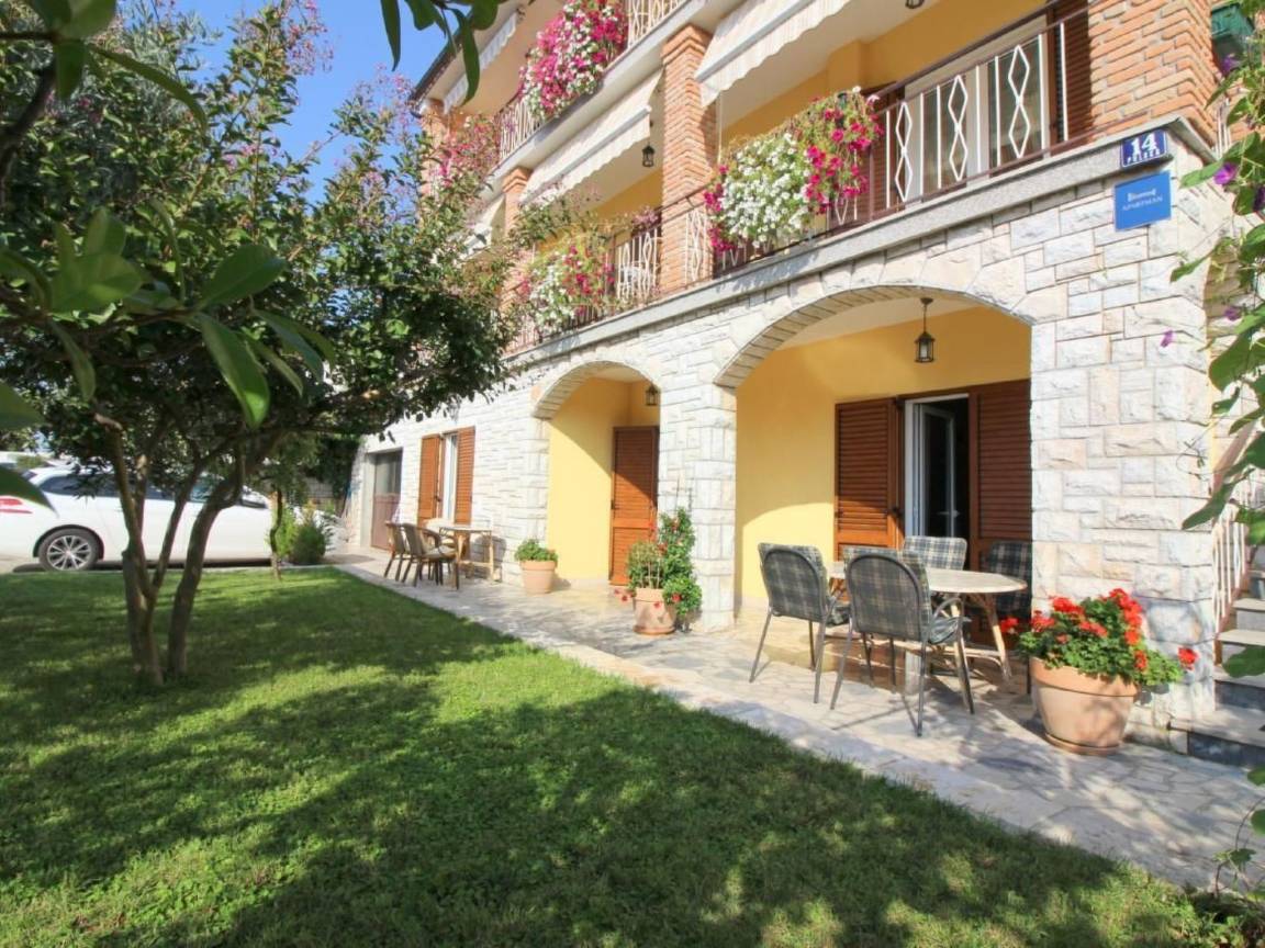 60 M² Apartment ∙ 2 Bedrooms ∙ 5 Guests - Poreč