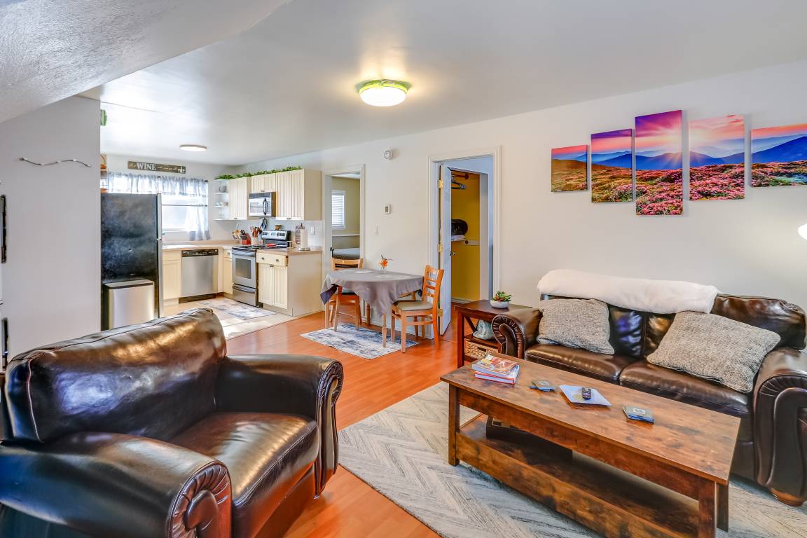 83 M² Apartment ∙ 2 Bedrooms ∙ 4 Guests - Alaska