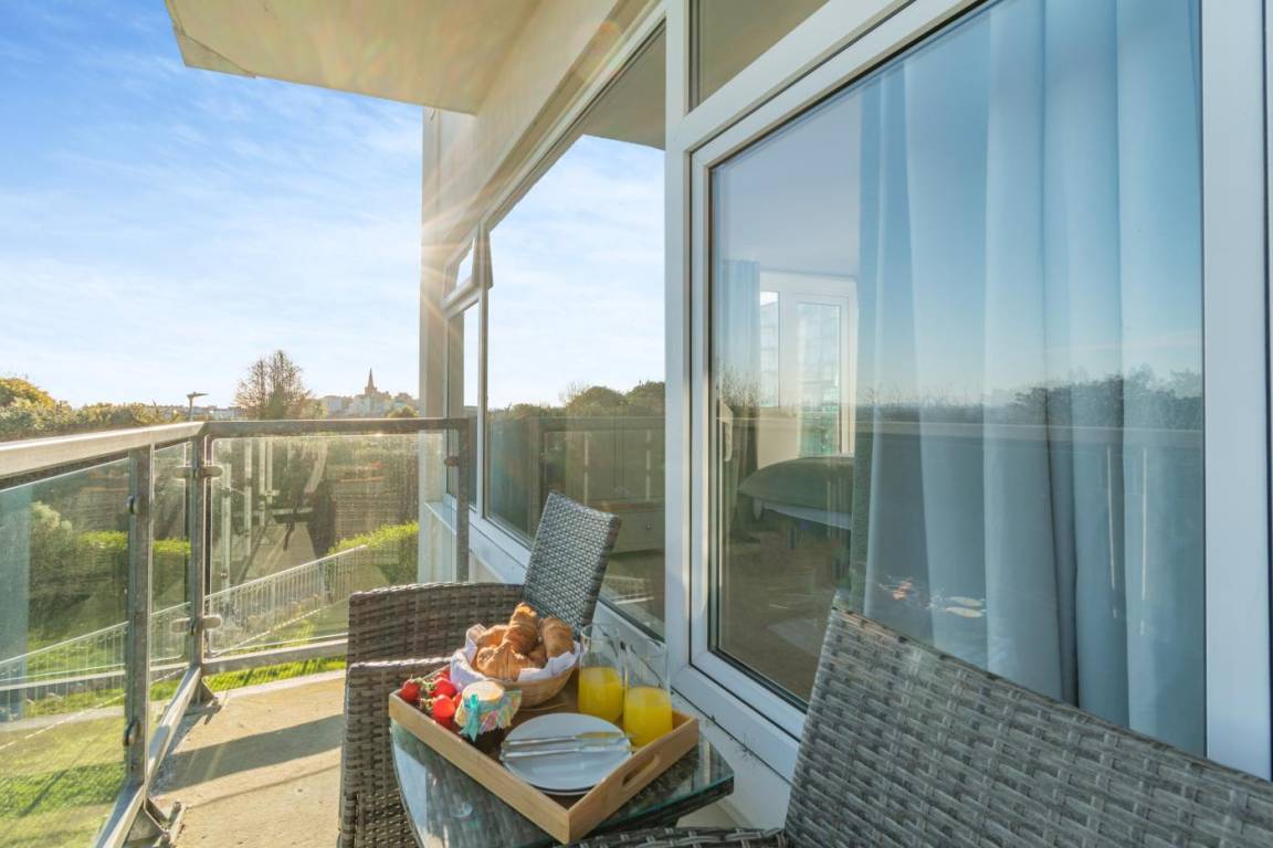 Apartment ∙ 2 Bedrooms ∙ 5 Guests - Saundersfoot