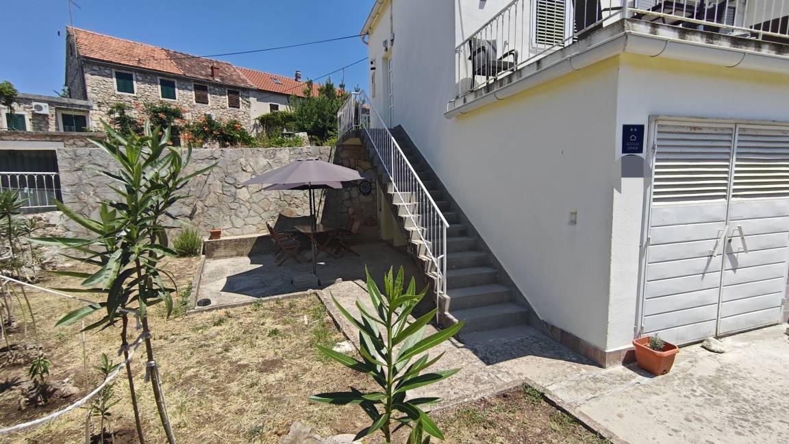 80 M² House ∙ 4 Bedrooms ∙ 8 Guests - Hvar
