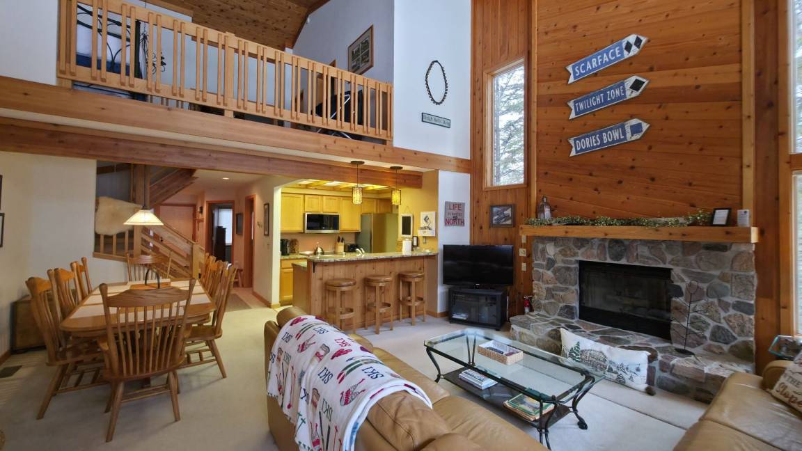 129 M² Condo ∙ 3 Bedrooms ∙ 8 Guests - Harbor Springs, MI