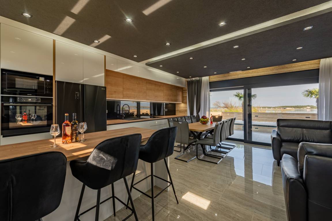 240 M² Apartment ∙ 5 Bedrooms ∙ 10 Guests - Vir