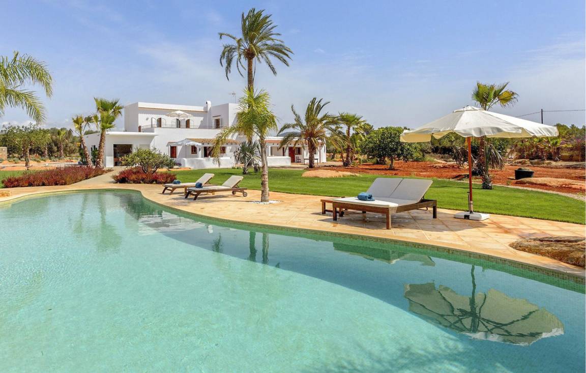 385 M² Huis ∙ 4 Slaapkamers ∙ 8 Gasten - Santa Eulària des Riu