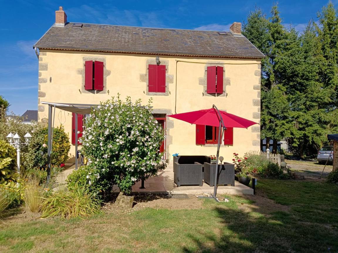 125 M² Gîte ∙ 3 Chambres ∙ 6 Personnes - Auvergne