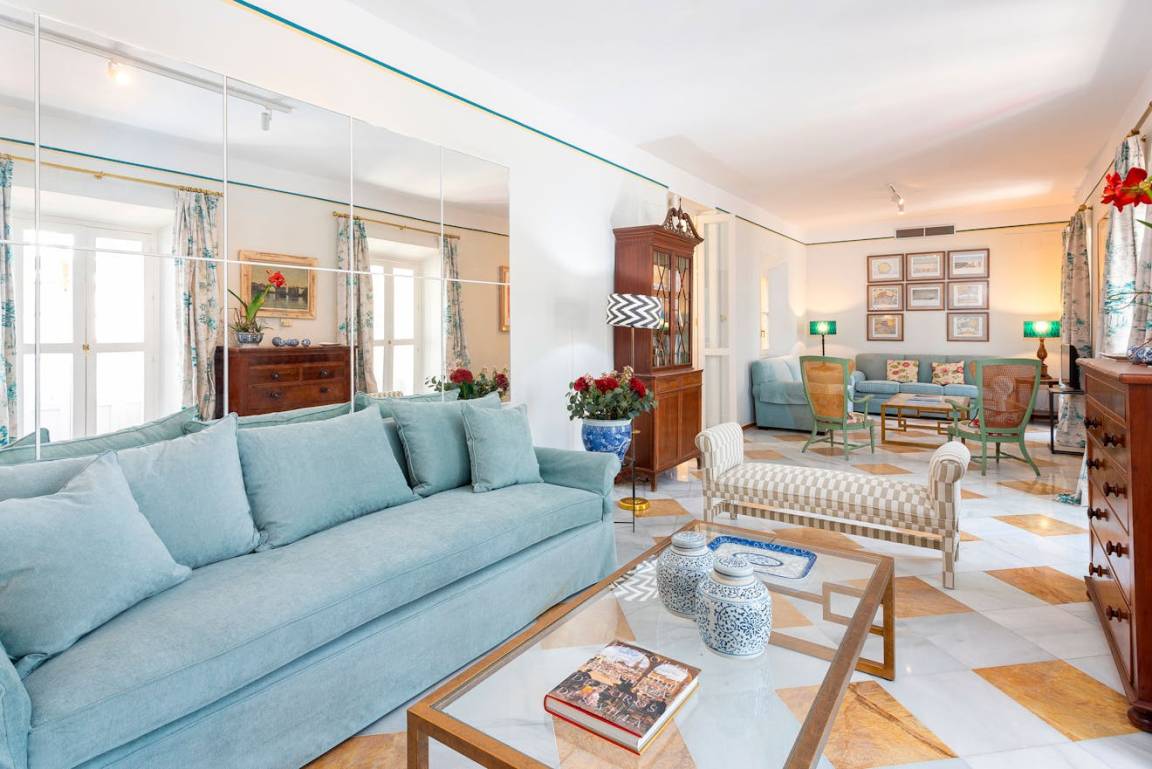 380 M² Casa ∙ 6 Habitaciones ∙ 12 Huéspedes - Sevilla, España