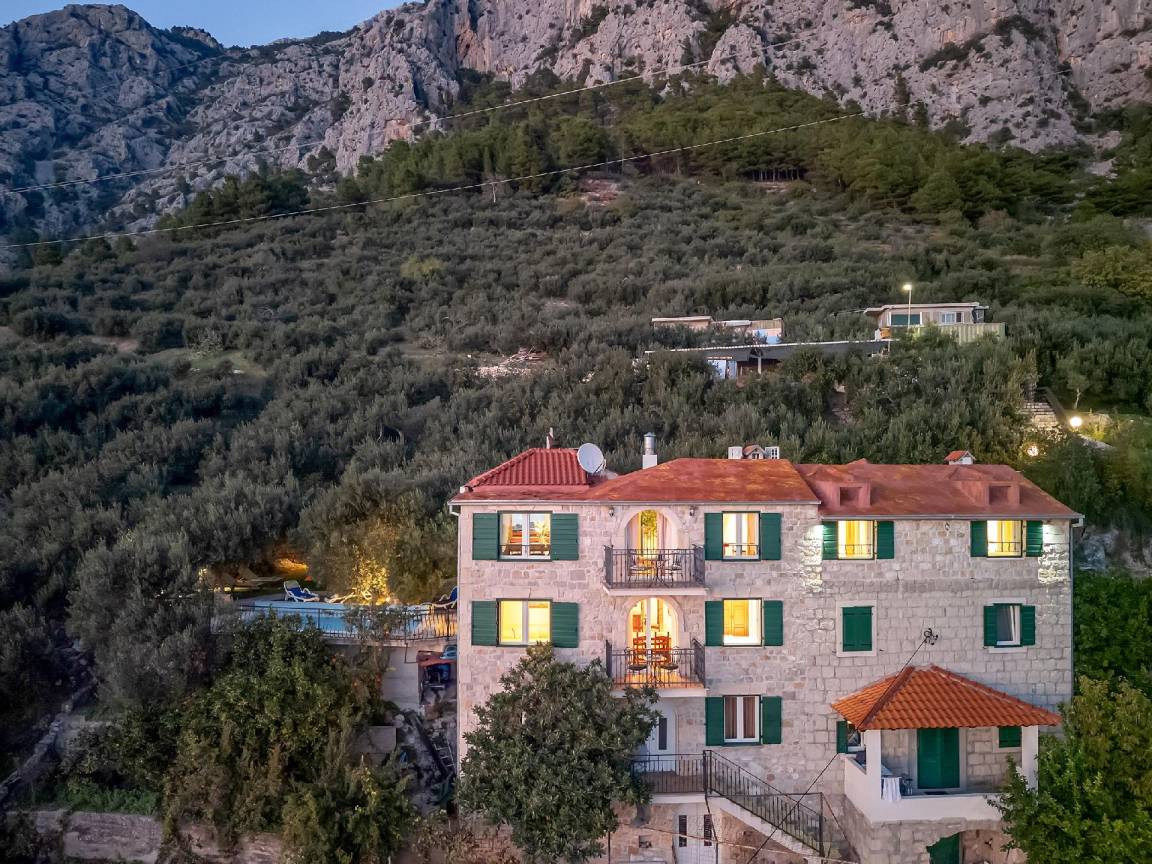 135 M² Ferienhaus ∙ 3 Schlafzimmer ∙ 6 Gäste - Makarska