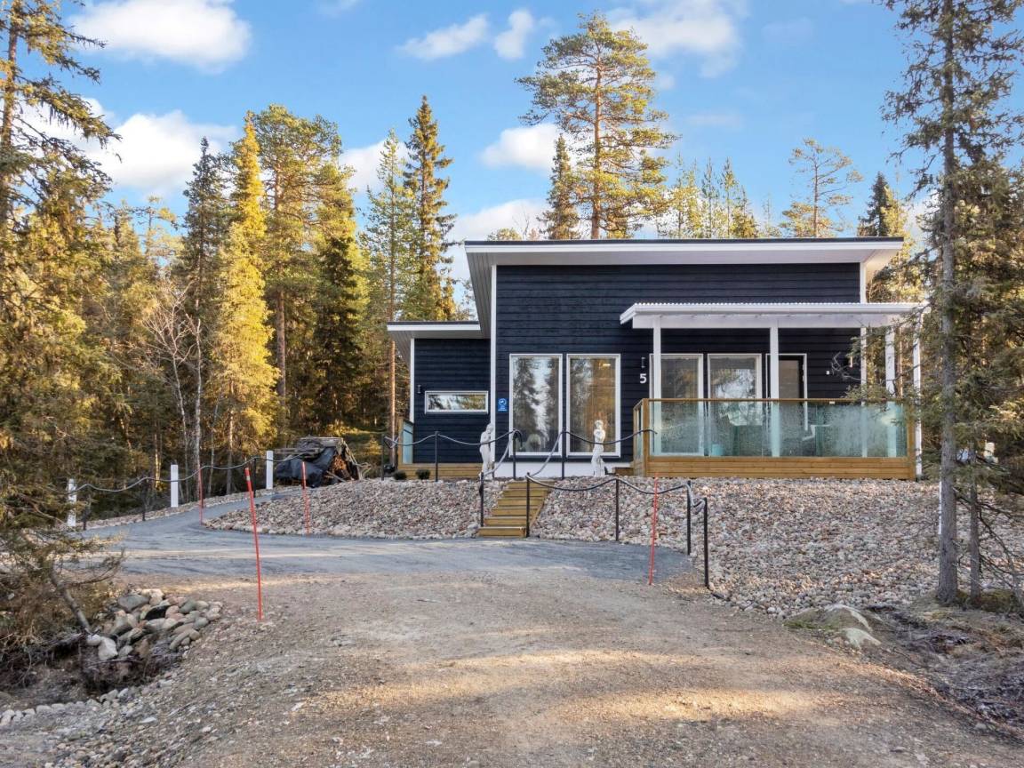 61 M² Talo ∙ 2 Makuuhuonetta ∙ 6 Vierasta - Salla