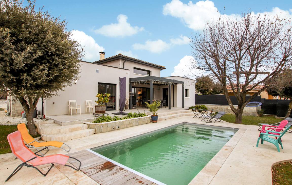 140 M² Maison De Vacances ∙ 4 Chambres ∙ 8 Personnes - Montélimar