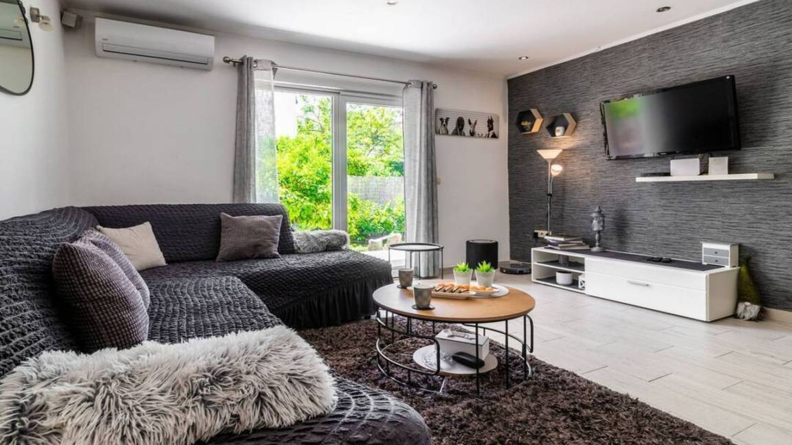 200 M² House ∙ 6 Bedrooms ∙ 10 Guests - Split