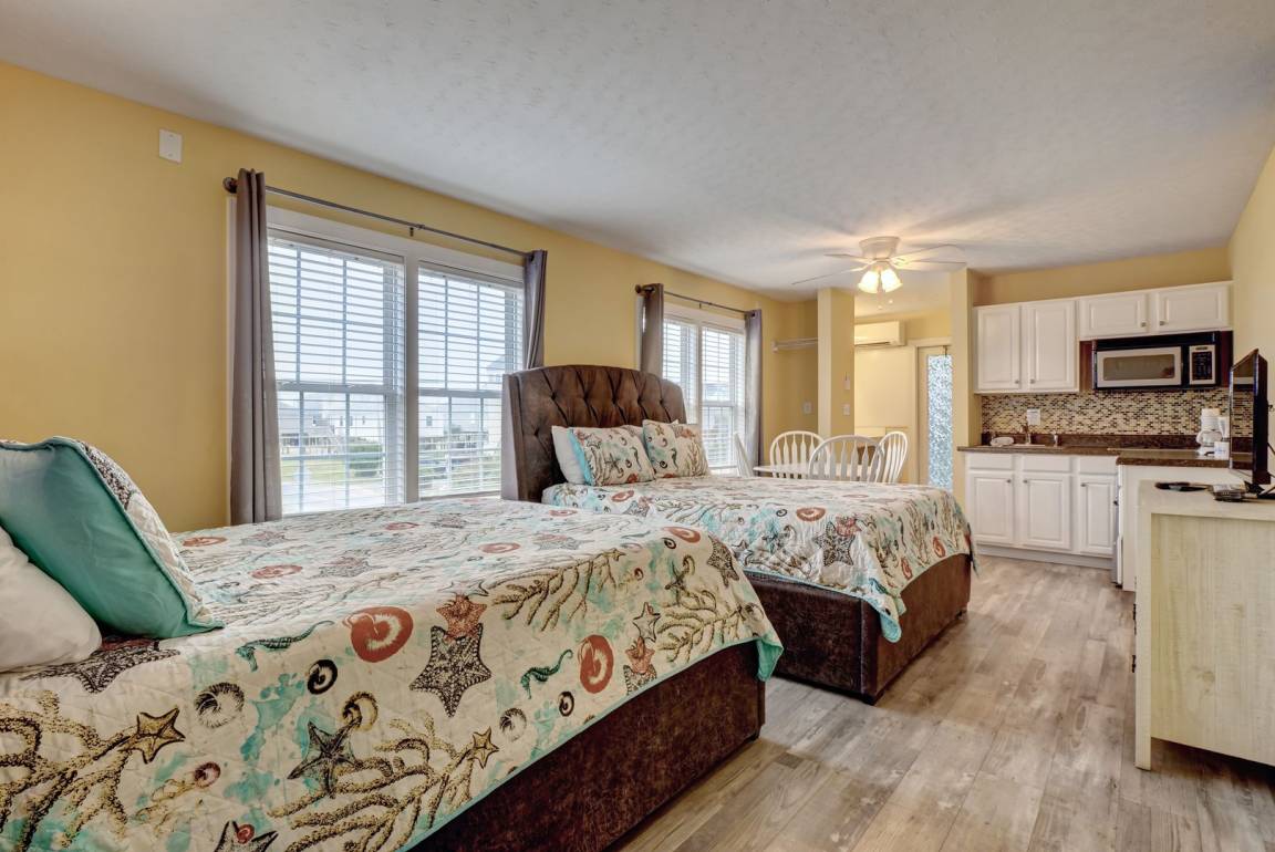 Hotel ∙ 1 Bedroom ∙ 4 Guests - Topsail Island, NC