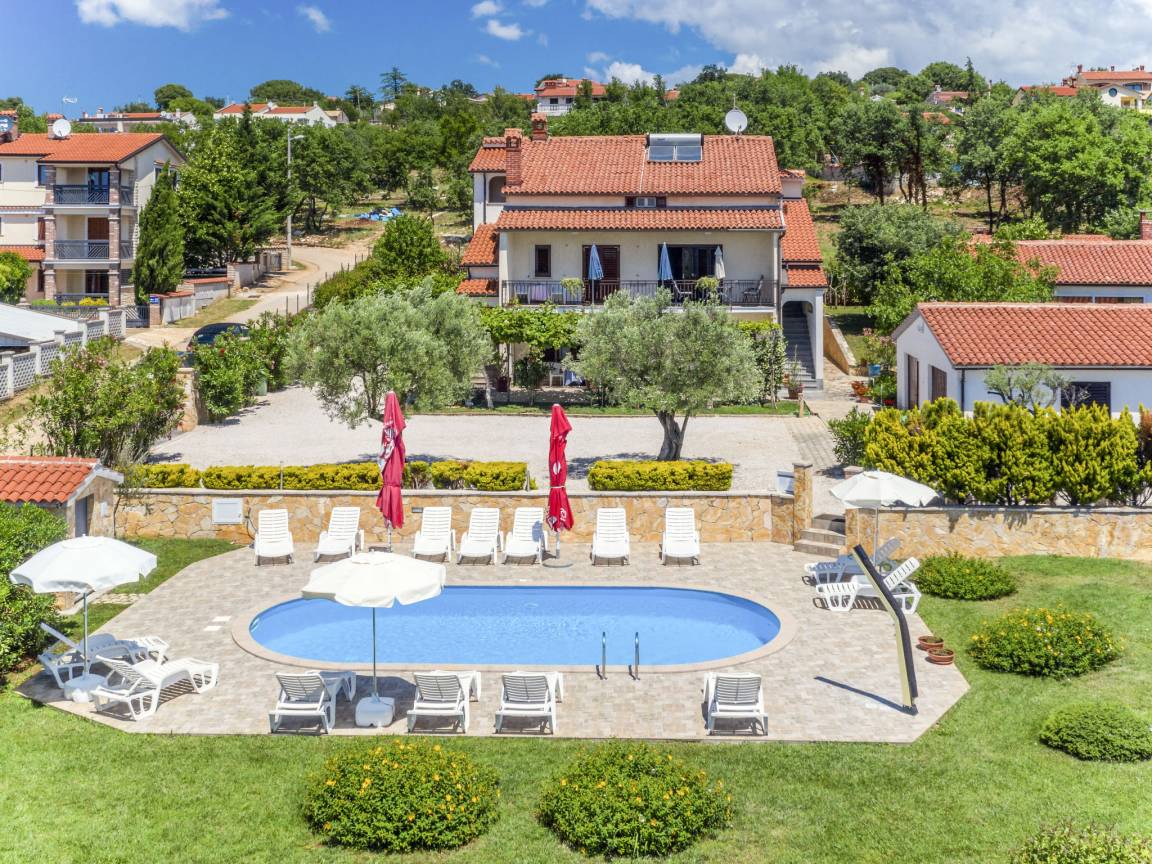 80 M² Apartment ∙ 2 Bedrooms ∙ 6 Guests - Poreč
