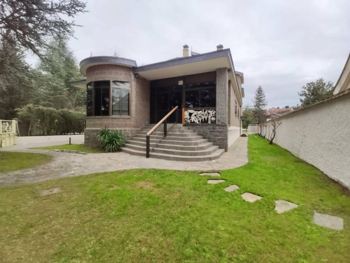 200 M² Maison De Vacances ∙ 7 Chambres ∙ 17 Personnes - Jaca