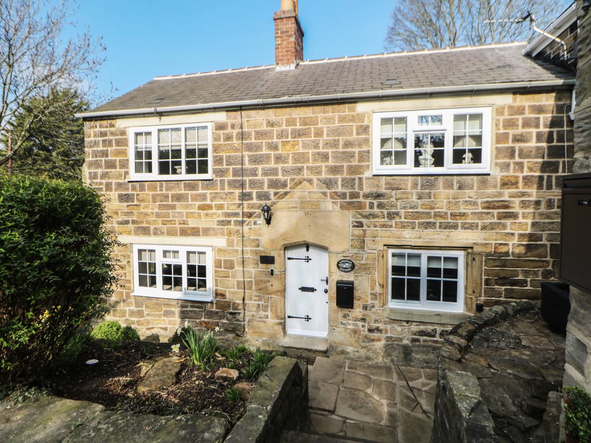 Cottage ∙ 2 Bedrooms ∙ 4 Guests - Wakefield