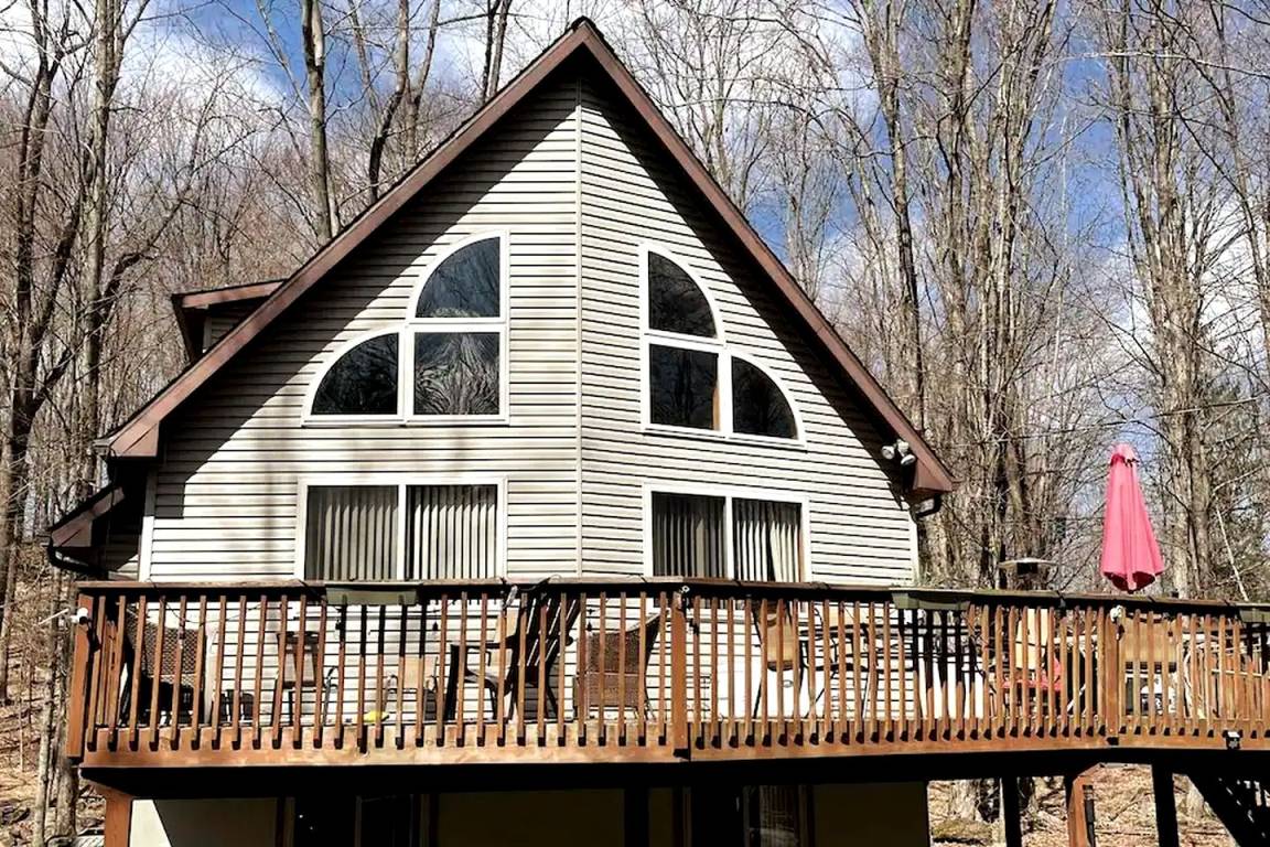Accommodation ∙ 4 Bedrooms ∙ 11 Guests - Lake Ariel, PA