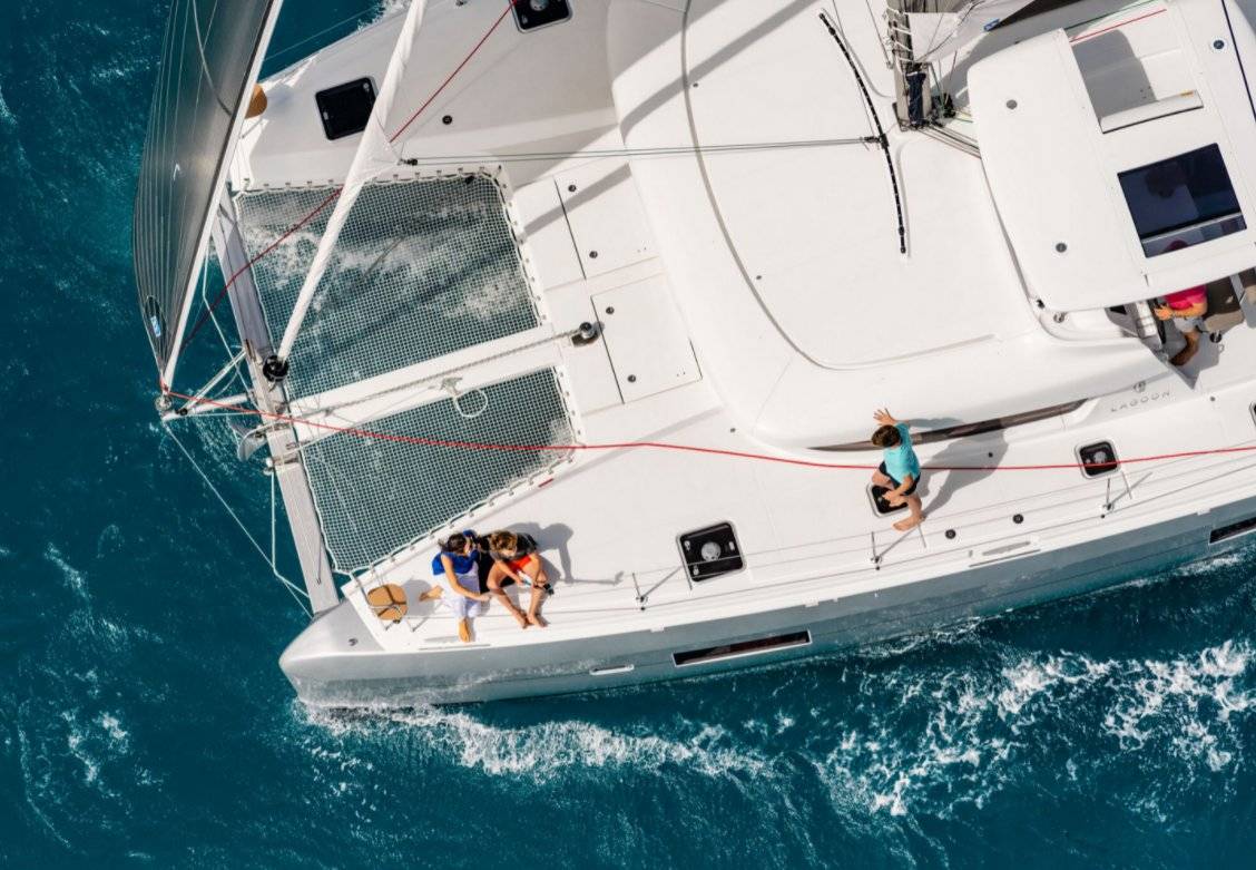 Houseboat ∙ 4 Bedrooms ∙ 8 Guests - Seychelles