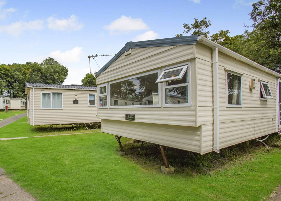 Caravan ∙ 2 Bedrooms ∙ 6 Guests - Portsmouth