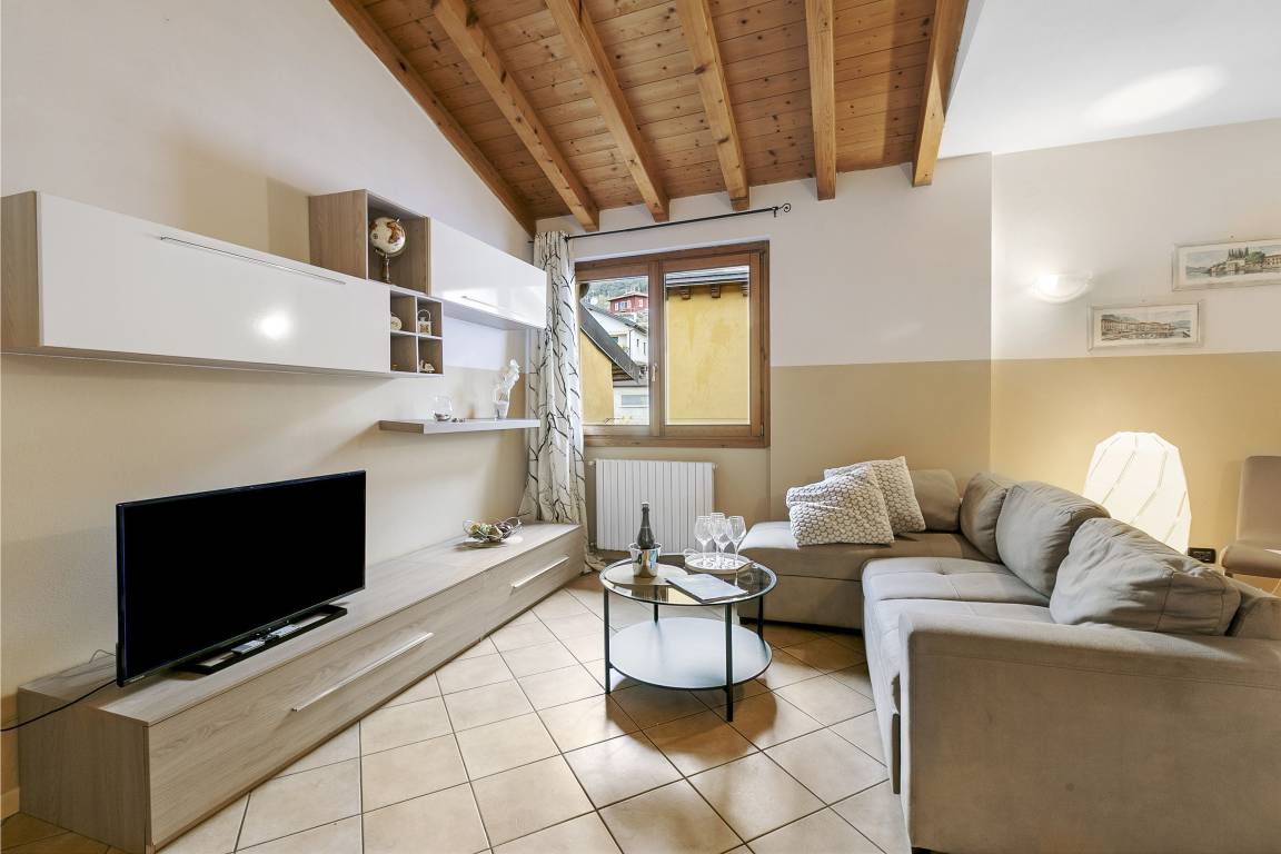 70 M² Ferienwohnung ∙ 1 Schlafzimmer ∙ 4 Gäste - Salò
