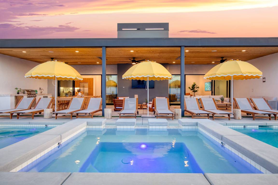 883 M² House ∙ 12 Bedrooms ∙ 32 Guests - Bermuda Dunes, CA