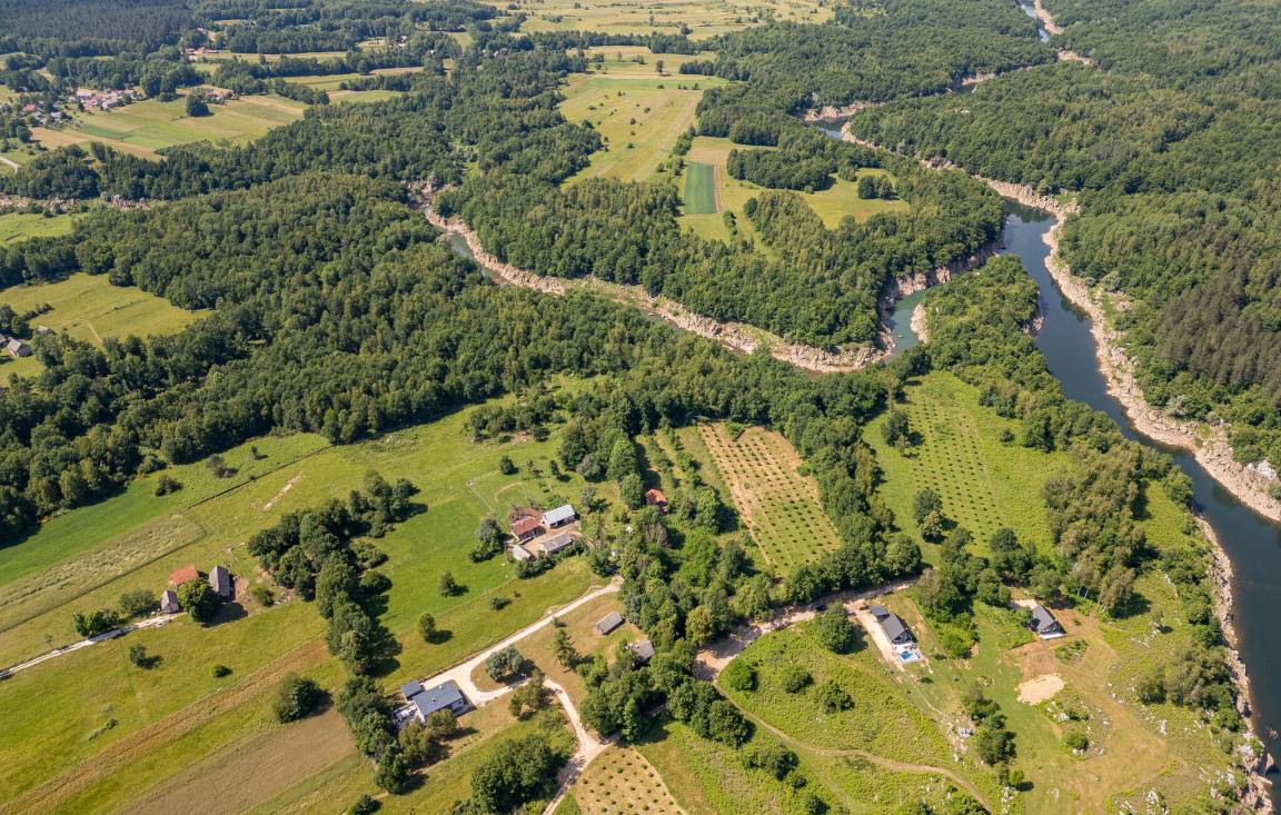 140 M² Ferienhaus ∙ 2 Schlafzimmer ∙ 6 Gäste - Gospić
