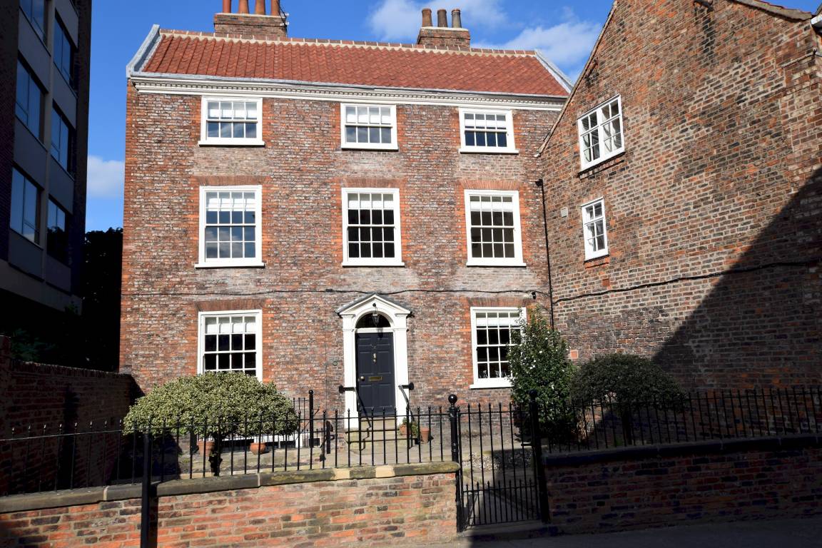 House ∙ 4 Bedrooms ∙ 8 Guests - York