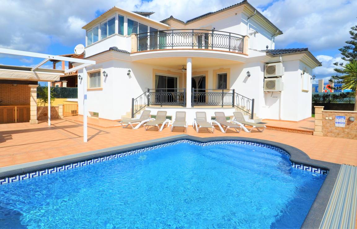 250 M² Villa ∙ 4 Habitaciones ∙ 8 Huéspedes - Playa de Palma