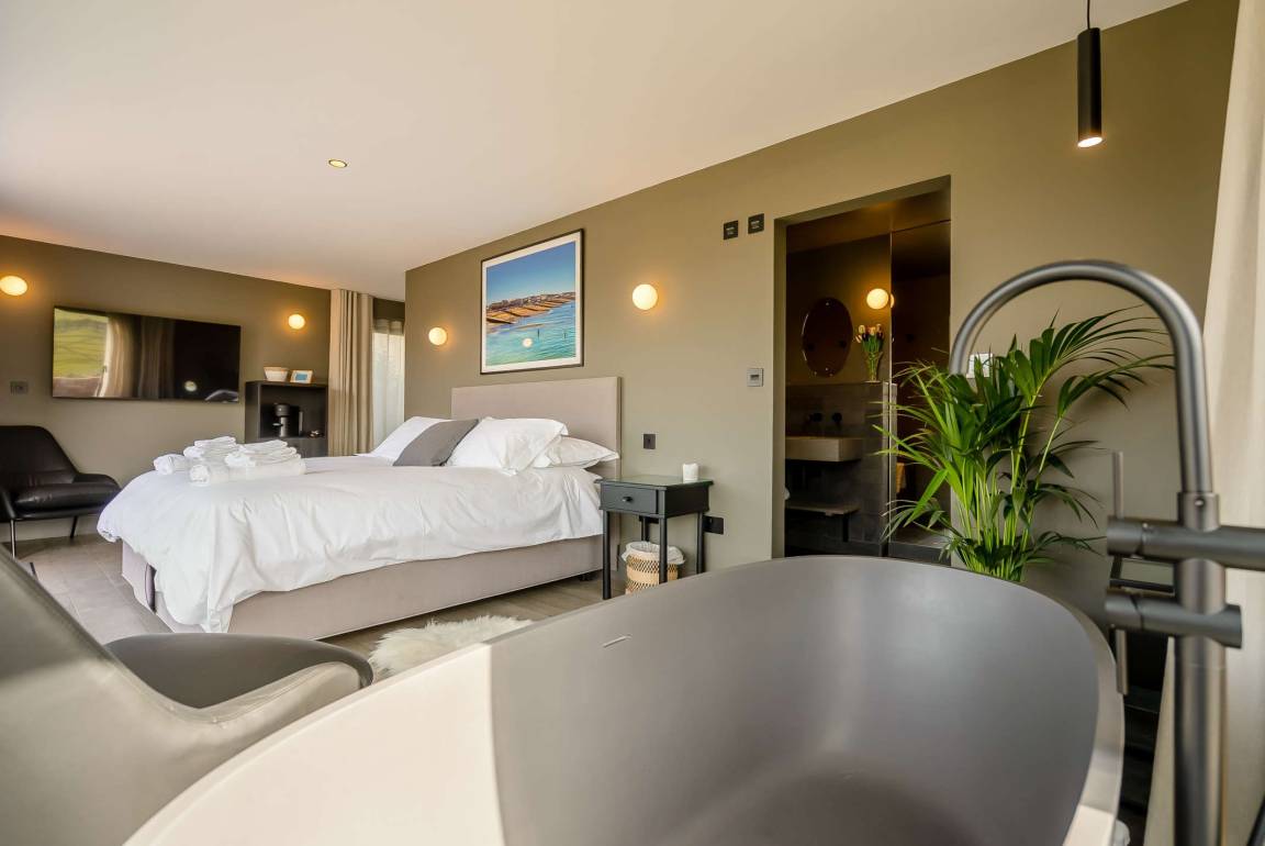 Cottage ∙ 2 Bedrooms ∙ 4 Guests - Port Lympne Safari Park