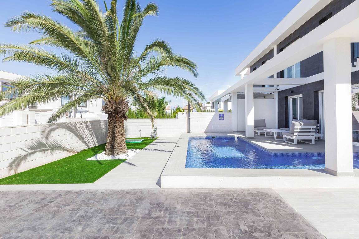 100 M² Villa ∙ 3 Bedrooms ∙ 6 Guests - Tabarca