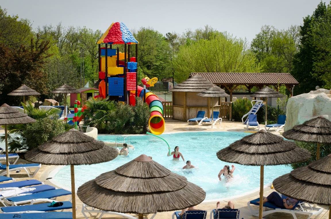 37 M² Camping ∙ 4 Chambres ∙ 10 Personnes - Duravel