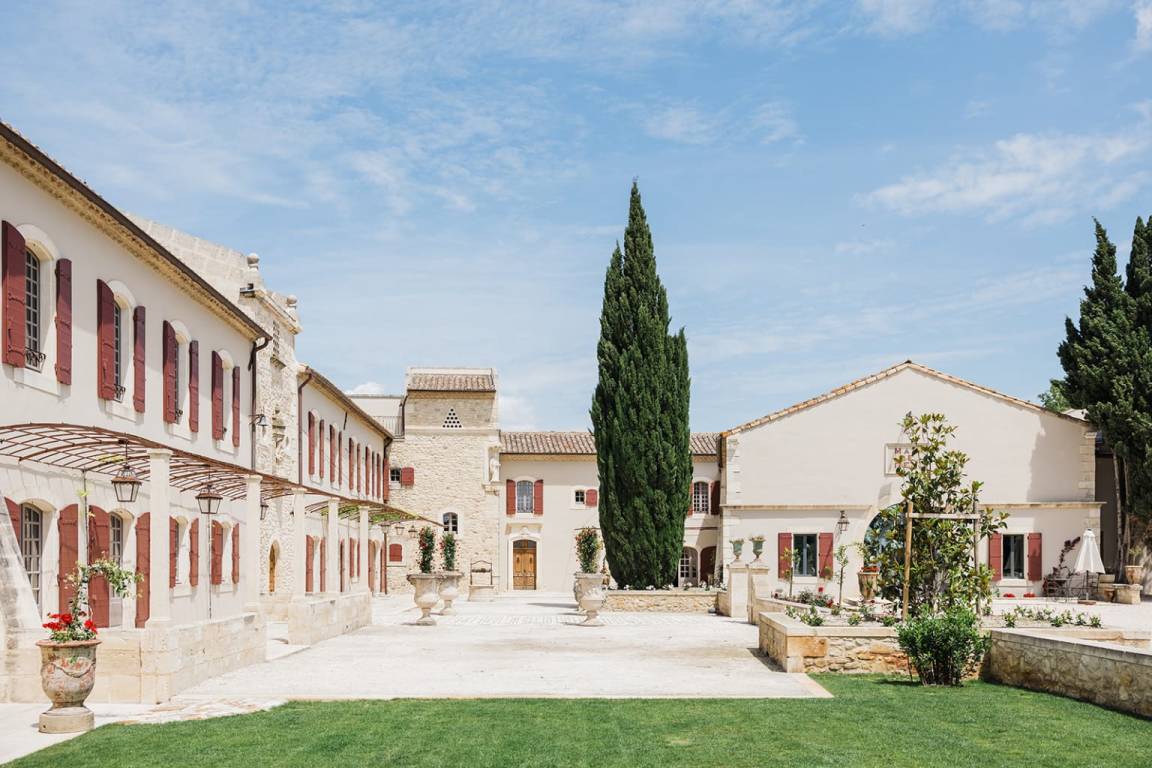 1500 M² Casa ∙ 9 Habitaciones ∙ 20 Huéspedes - Arlés