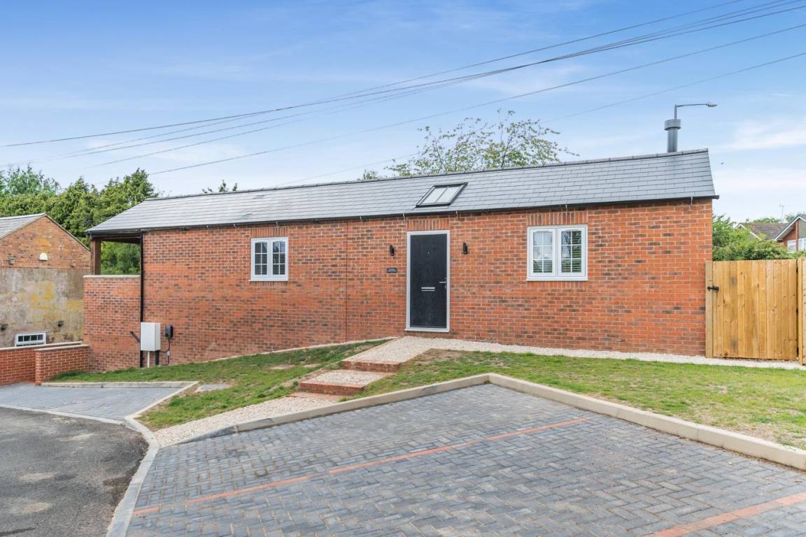 Cottage ∙ 2 Bedrooms ∙ 4 Guests - West Midlands