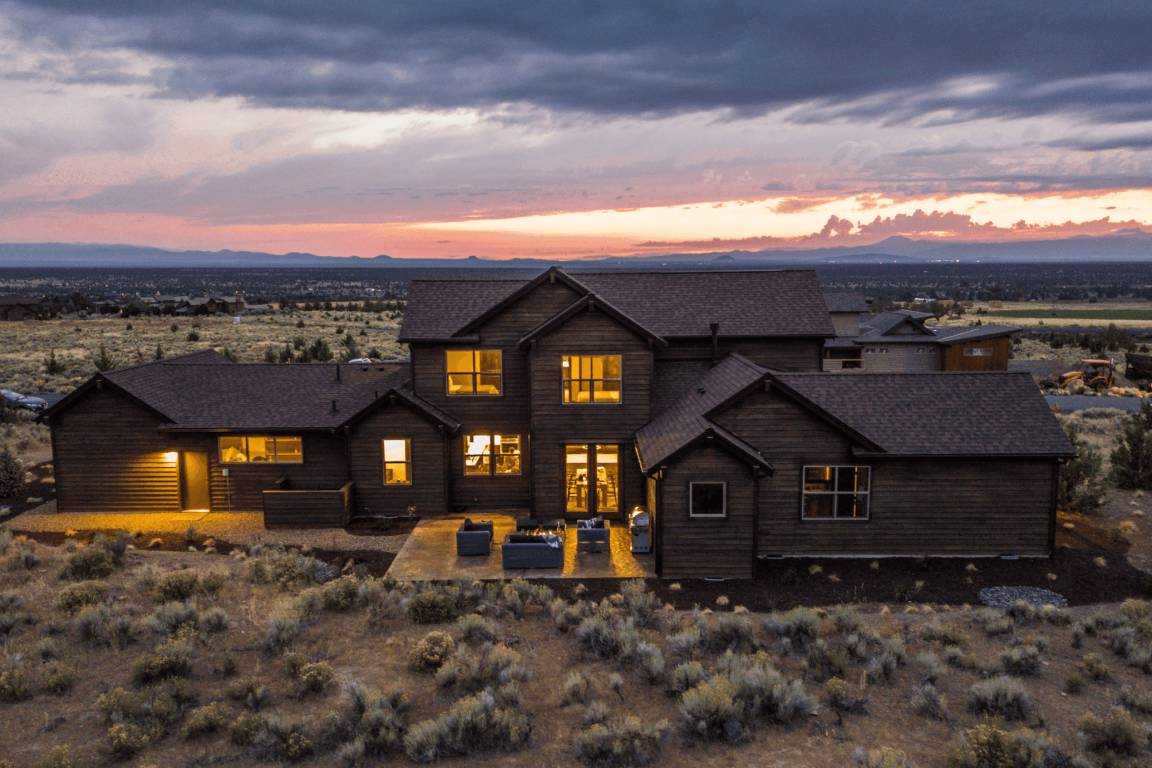 309 M² House ∙ 5 Bedrooms ∙ 12 Guests - Redmond, OR