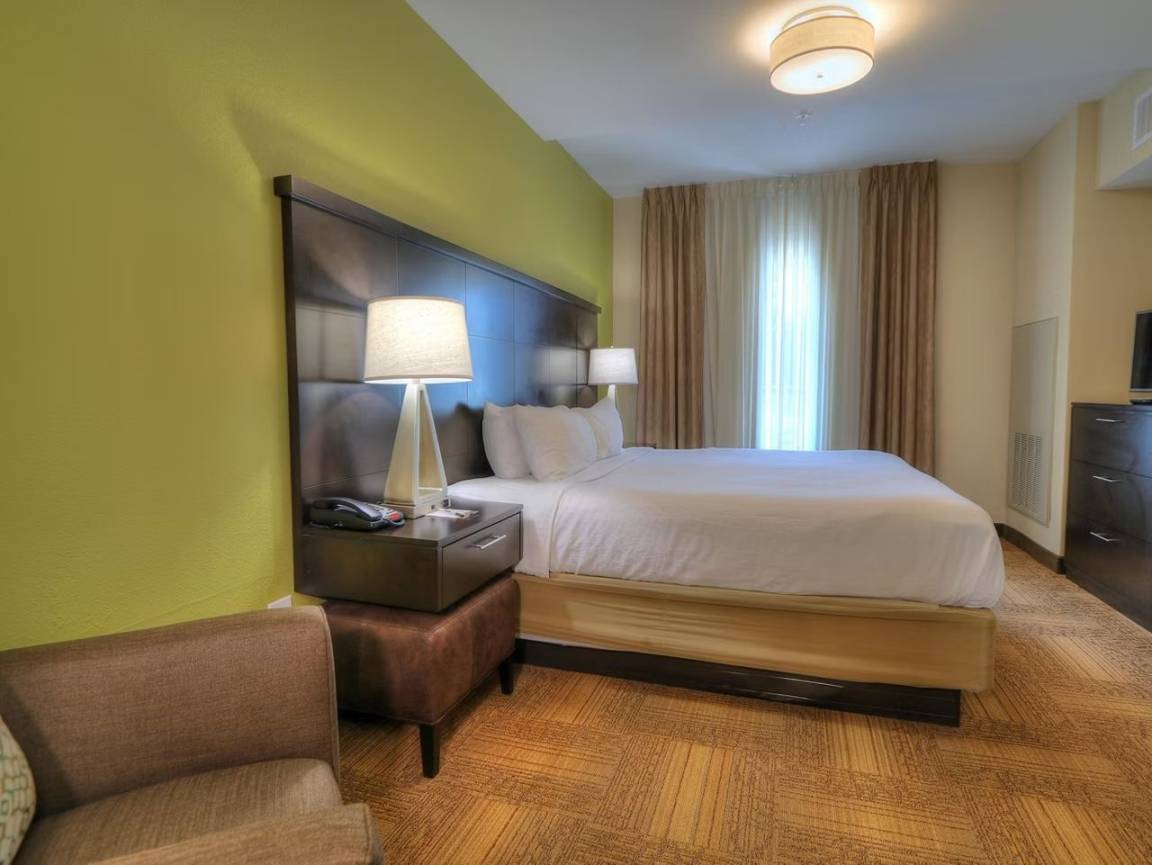 Hotel ∙ 1 Habitación ∙ 3 Huéspedes - Oak Ridge, TN