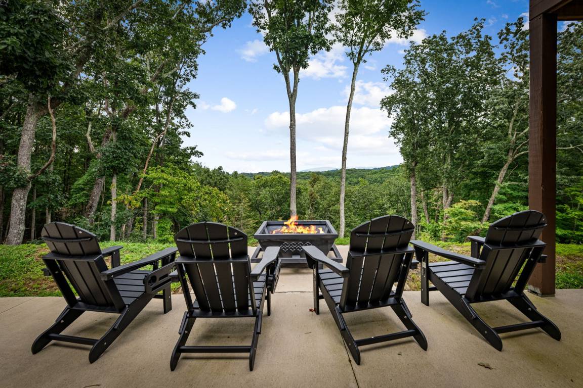 Cabin ∙ 4 Bedrooms ∙ 8 Guests - Ellijay