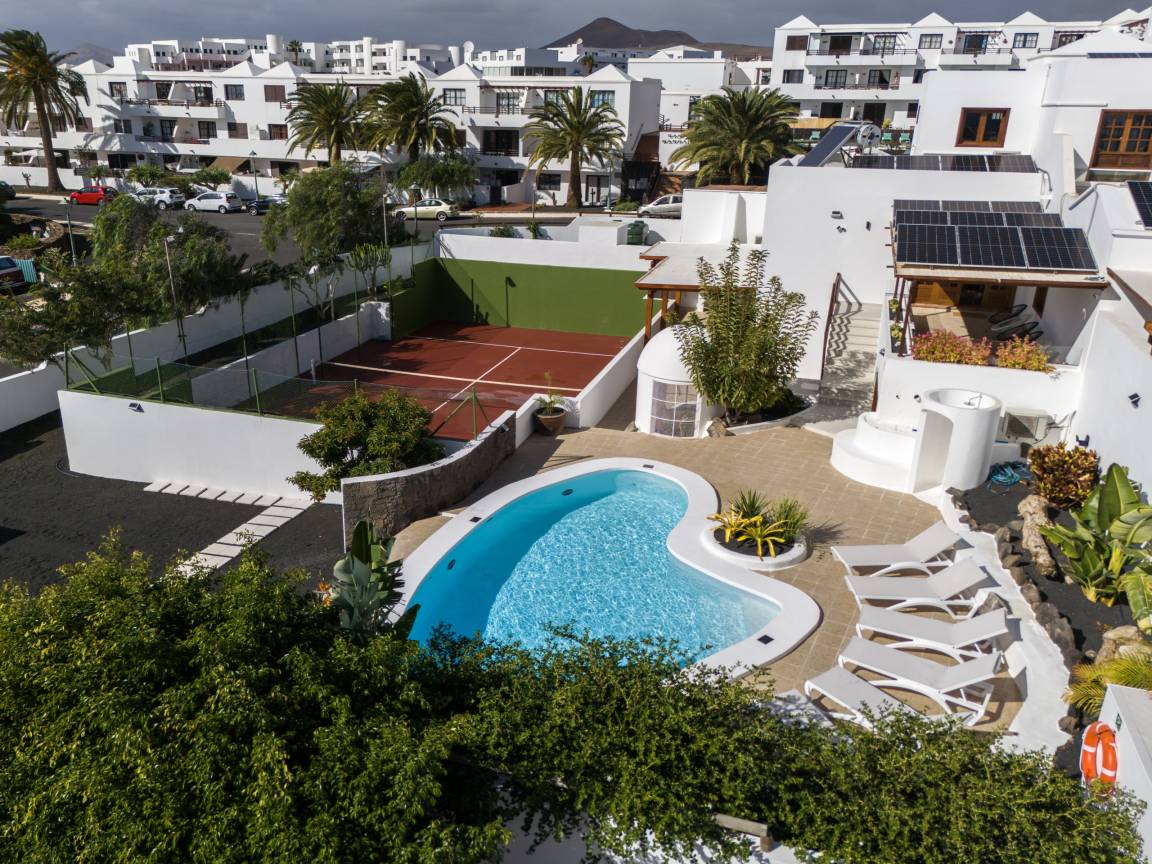 150 M² Villa ∙ 3 Bedrooms ∙ 6 Guests - Costa Teguise